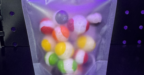 Single serve freeze dried skittles rainbow munchies 25g